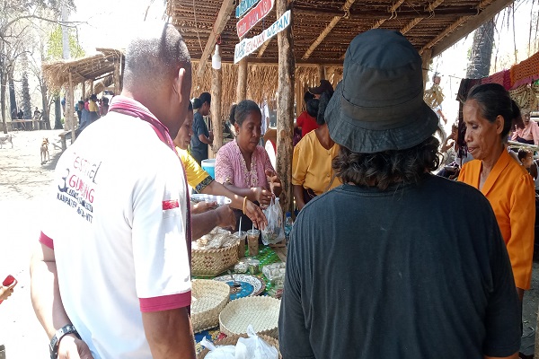 Wule Badu Watodiri-Lembata, Pasar Tradisional Hasil Laut dan Pangan ...