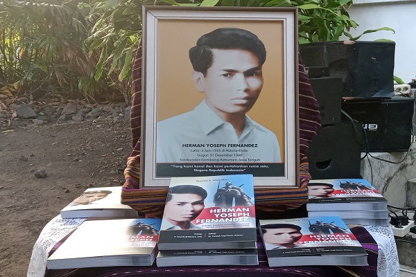 Hari Pahlawan, Penggagas dan Penulis Launching Buku Biografi Pahlawan ...